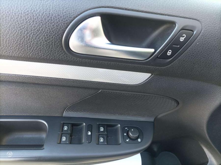 Melns Volkswagen Golf 2012 Viļņa, ar dzinēja tilpumu 1.97 L un nobraukumu 222 tūkst. km par 4990 €, foto 19 vietnē AUTOMOTO.COM.LV