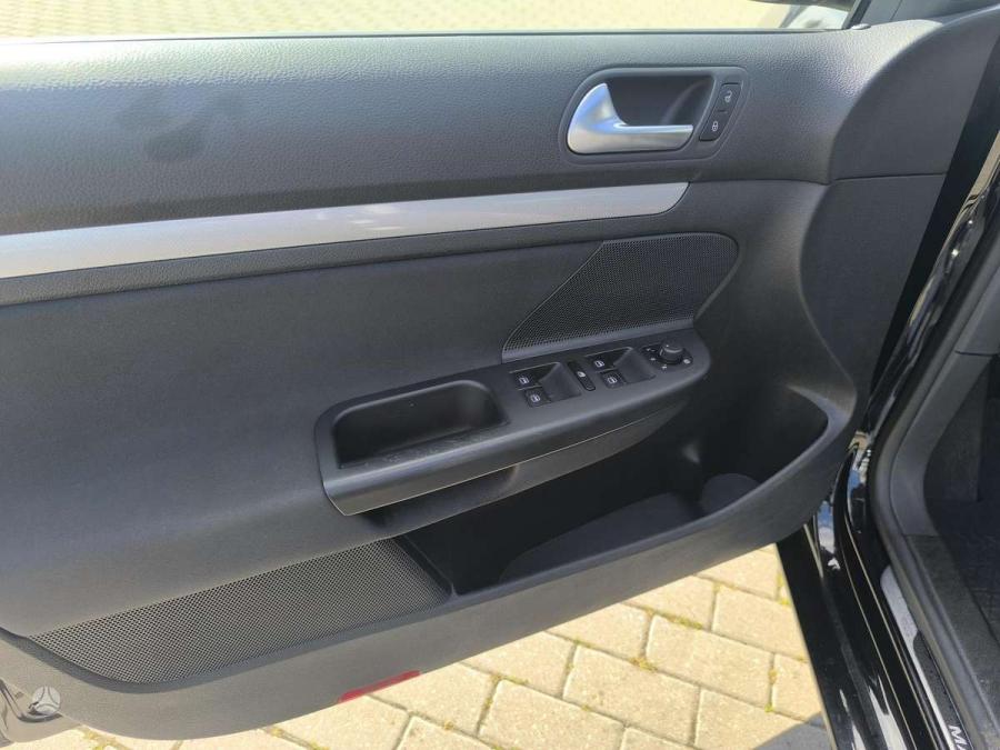 Melns Volkswagen Golf 2012 Marijampole, ar dzinēja tilpumu 1.60 L un nobraukumu 206 tūkst. km par 4197 €, foto 8 vietnē AUTOMOTO.COM.LV