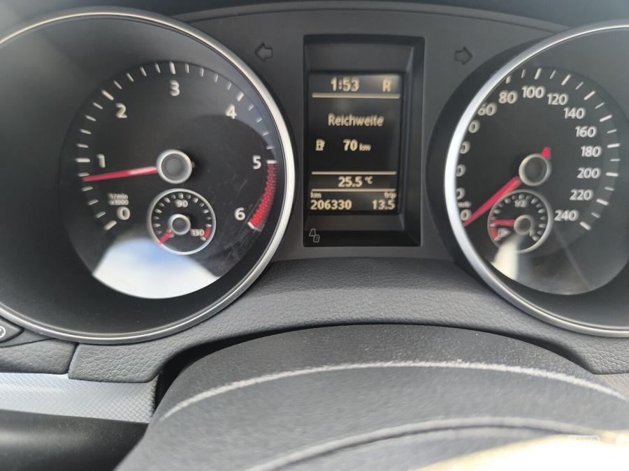 Black Volkswagen Golf 2012 in Marijampole, with an engine capacity of 1.60 L and mileage of 206 thousand km for 4250 €, photo 14 on AUTOMOTO.COM.LV