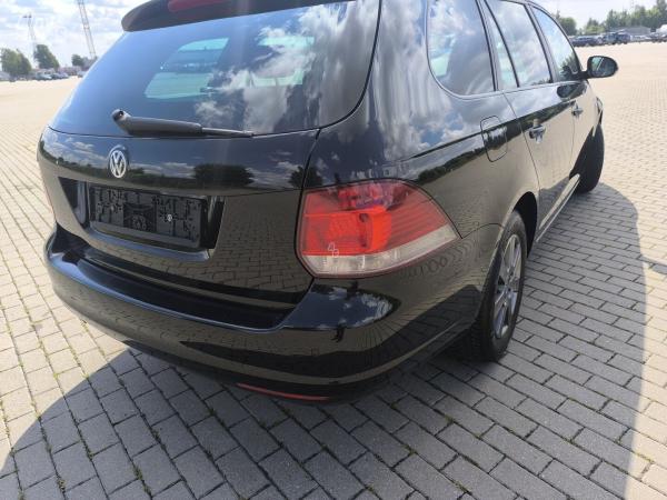 Black Volkswagen Golf 2012 in Marijampole, with an engine capacity of 1.60 L and mileage of 206 thousand km for 4250 €, photo 5 on AUTOMOTO.COM.LV