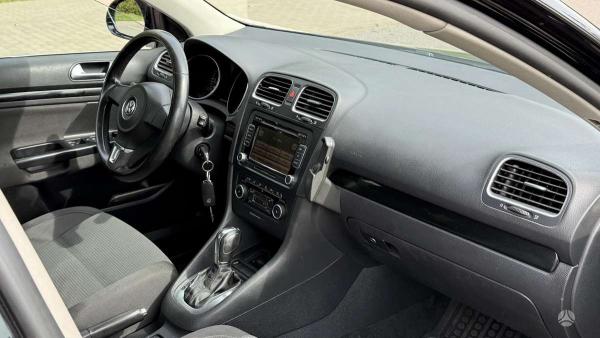 Volkswagen Golf 2012 Viļņa vietnē Melns Volkswagen Golf 2012 Viļņa, ar dzinēja tilpumu 1.60 L un nobraukumu 320 tūkst. km par 2650 €, foto 11 vietnē AUTOMOTO.COM.LV