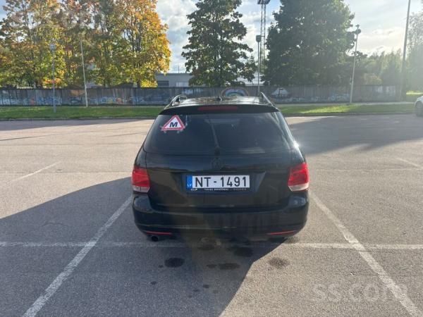 Melns Volkswagen Golf 2012 Cēsis, ar dzinēja tilpumu 1.60 L un nobraukumu 325 tūkst. km par 3100 €, foto 4 vietnē AUTOMOTO.COM.LV