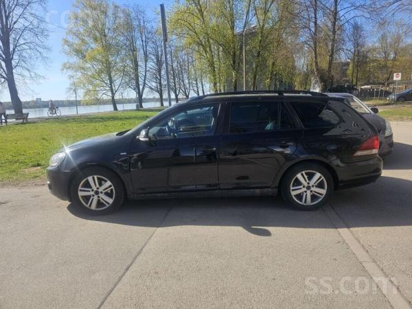 Black Volkswagen Golf 2013 in Riga, with an engine capacity of 1.60 L and mileage of 445 thousand km for 1199 €, photo 1 on AUTOMOTO.COM.LV