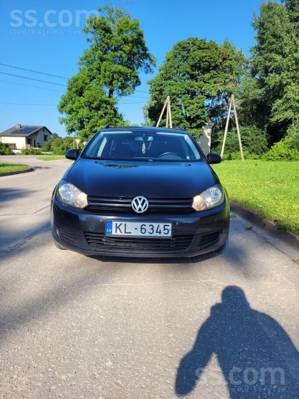 Melns Volkswagen Golf 2013 Tukums, ar dzinēja tilpumu 1.60 L un nobraukumu 300 tūkst. km par 3750 €, foto 1 vietnē AUTOMOTO.COM.LV
