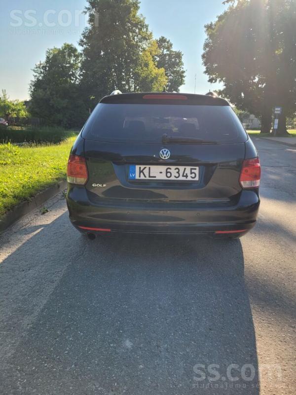 Melns Volkswagen Golf 2013 Tukums, ar dzinēja tilpumu 1.60 L un nobraukumu 300 tūkst. km par 3750 €, foto 4 vietnē AUTOMOTO.COM.LV