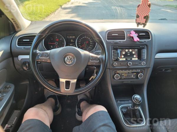 Melns Volkswagen Golf 2013 Tukums, ar dzinēja tilpumu 1.60 L un nobraukumu 300 tūkst. km par 3750 €, foto 5 vietnē AUTOMOTO.COM.LV