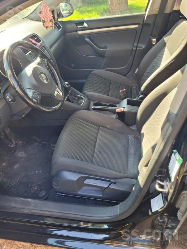 Melns Volkswagen Golf 2013 Tukums, ar dzinēja tilpumu 1.60 L un nobraukumu 300 tūkst. km par 3750 €, foto 8 vietnē AUTOMOTO.COM.LV
