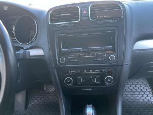 Melns Volkswagen Golf 2013 Kauņa, ar dzinēja tilpumu 2.00 L un nobraukumu 285 tūkst. km par 4800 €, foto 16 vietnē AUTOMOTO.COM.LV