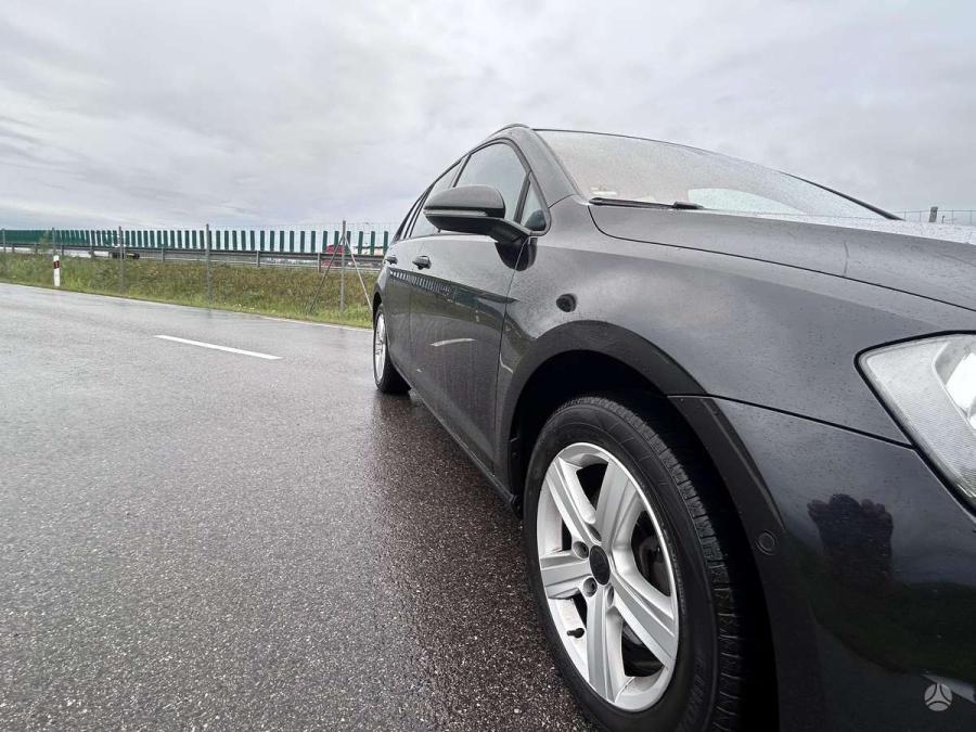 Black Volkswagen Golf 2013 in Kaunas, with an engine capacity of 1.60 L and mileage of 334 thousand km for 5700 €, photo 13 on AUTOMOTO.COM.LV