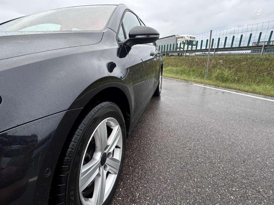 Black Volkswagen Golf 2013 in Kaunas, with an engine capacity of 1.60 L and mileage of 334 thousand km for 5700 €, photo 14 on AUTOMOTO.COM.LV