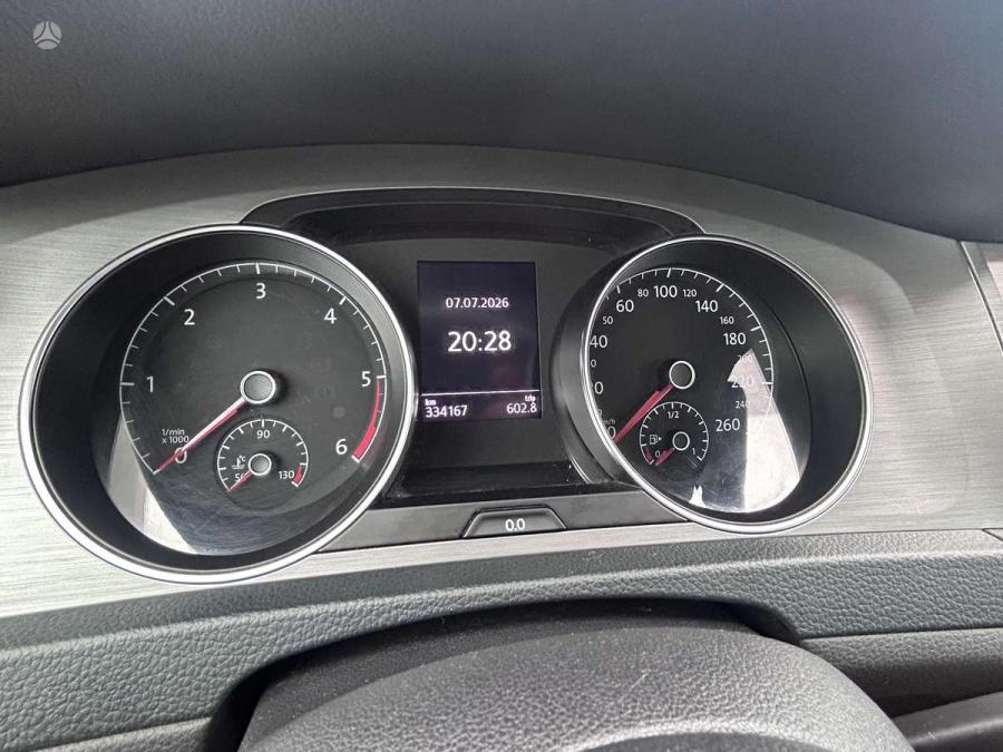 Black Volkswagen Golf 2013 in Kaunas, with an engine capacity of 1.60 L and mileage of 334 thousand km for 5700 €, photo 20 on AUTOMOTO.COM.LV