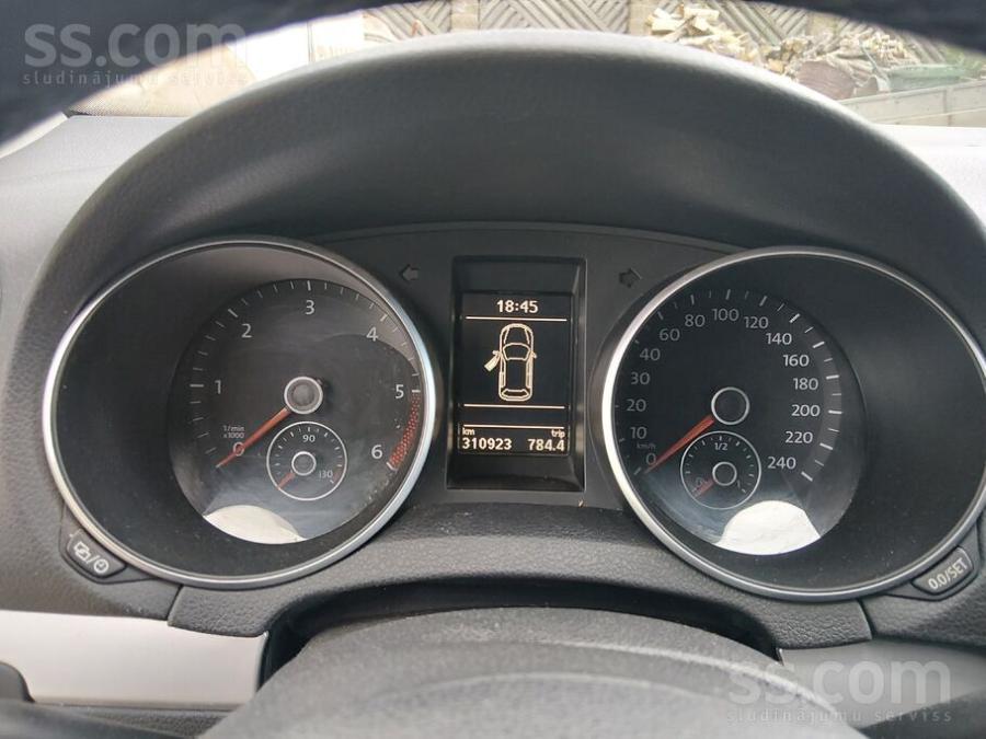 Melns Volkswagen Golf 2013 Rīga, ar dzinēja tilpumu 1.60 L un nobraukumu 311 tūkst. km par 2500 €, foto 10 vietnē AUTOMOTO.COM.LV
