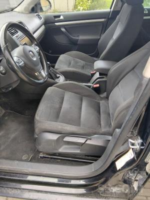 Melns Volkswagen Golf 2013 Rīga, ar dzinēja tilpumu 1.60 L un nobraukumu 311 tūkst. km par 2500 €, foto 11 vietnē AUTOMOTO.COM.LV