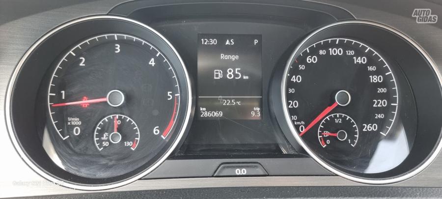 Black Volkswagen Golf 2013 in Kedainiai, with an engine capacity of 1.60 L and mileage of 286 thousand km for 5999 €, photo 30 on AUTOMOTO.COM.LV