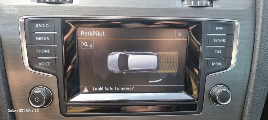 Black Volkswagen Golf 2013 in Kedainiai, with an engine capacity of 1.60 L and mileage of 286 thousand km for 5999 €, photo 31 on AUTOMOTO.COM.LV