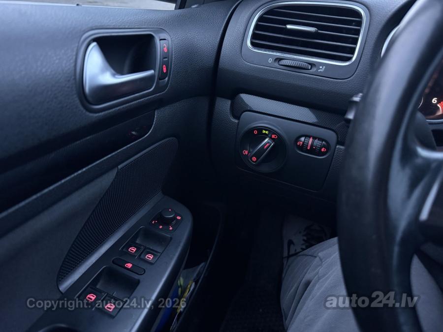 Melns Volkswagen Golf 2013 Tallina, ar dzinēja tilpumu 1.60 L un nobraukumu 232 tūkst. km par 5000 €, foto 13 vietnē AUTOMOTO.COM.LV
