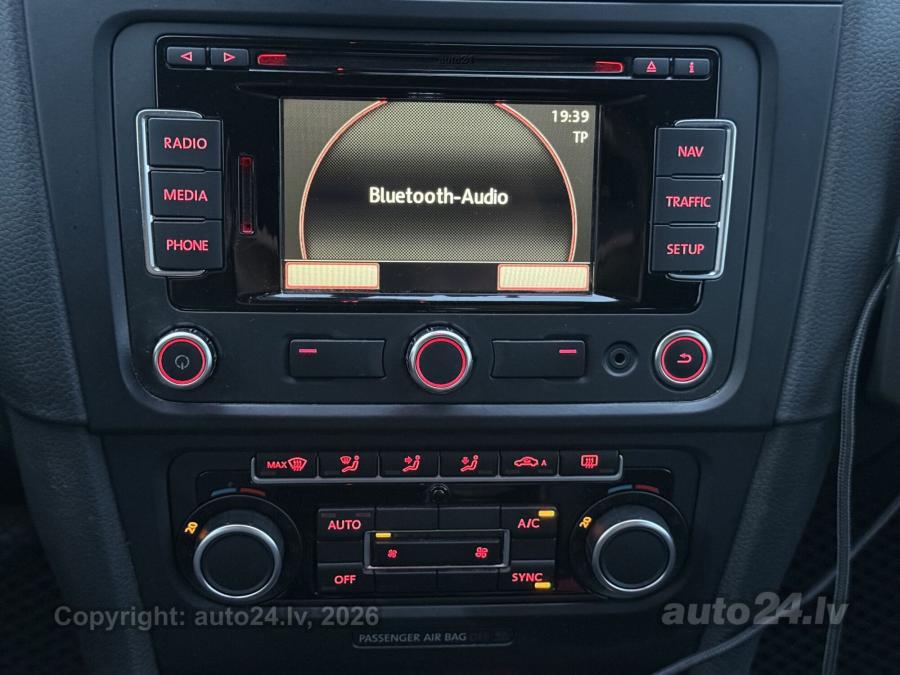 Melns Volkswagen Golf 2013 Tallina, ar dzinēja tilpumu 1.60 L un nobraukumu 232 tūkst. km par 5000 €, foto 22 vietnē AUTOMOTO.COM.LV