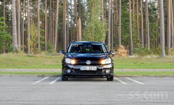 Volkswagen Golf 2013 in Riga on AUTOMOTO.COM.LV Black Volkswagen Golf 2013 in Riga, with an engine capacity of 1.60 L and mileage of 263 thousand km for 2990 €, photo 4 on AUTOMOTO.COM.LV