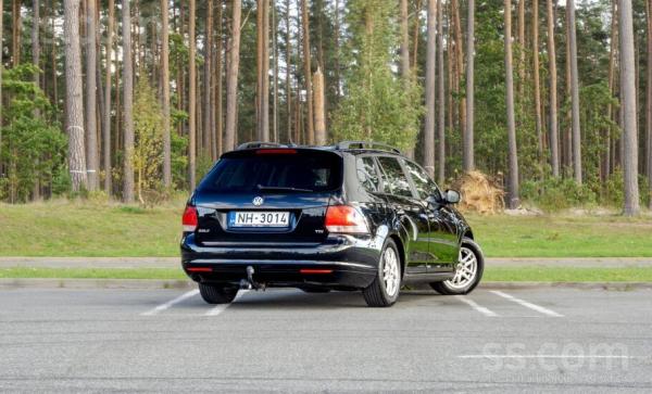 Volkswagen Golf 2013 in Riga on AUTOMOTO.COM.LV Black Volkswagen Golf 2013 in Riga, with an engine capacity of 1.60 L and mileage of 263 thousand km for 2990 €, photo 7 on AUTOMOTO.COM.LV