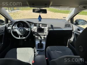 Black Volkswagen Golf 2014 in Riga, with an engine capacity of 1.60 L and mileage of 337 thousand km for 4470 €, photo 9 on AUTOMOTO.COM.LV