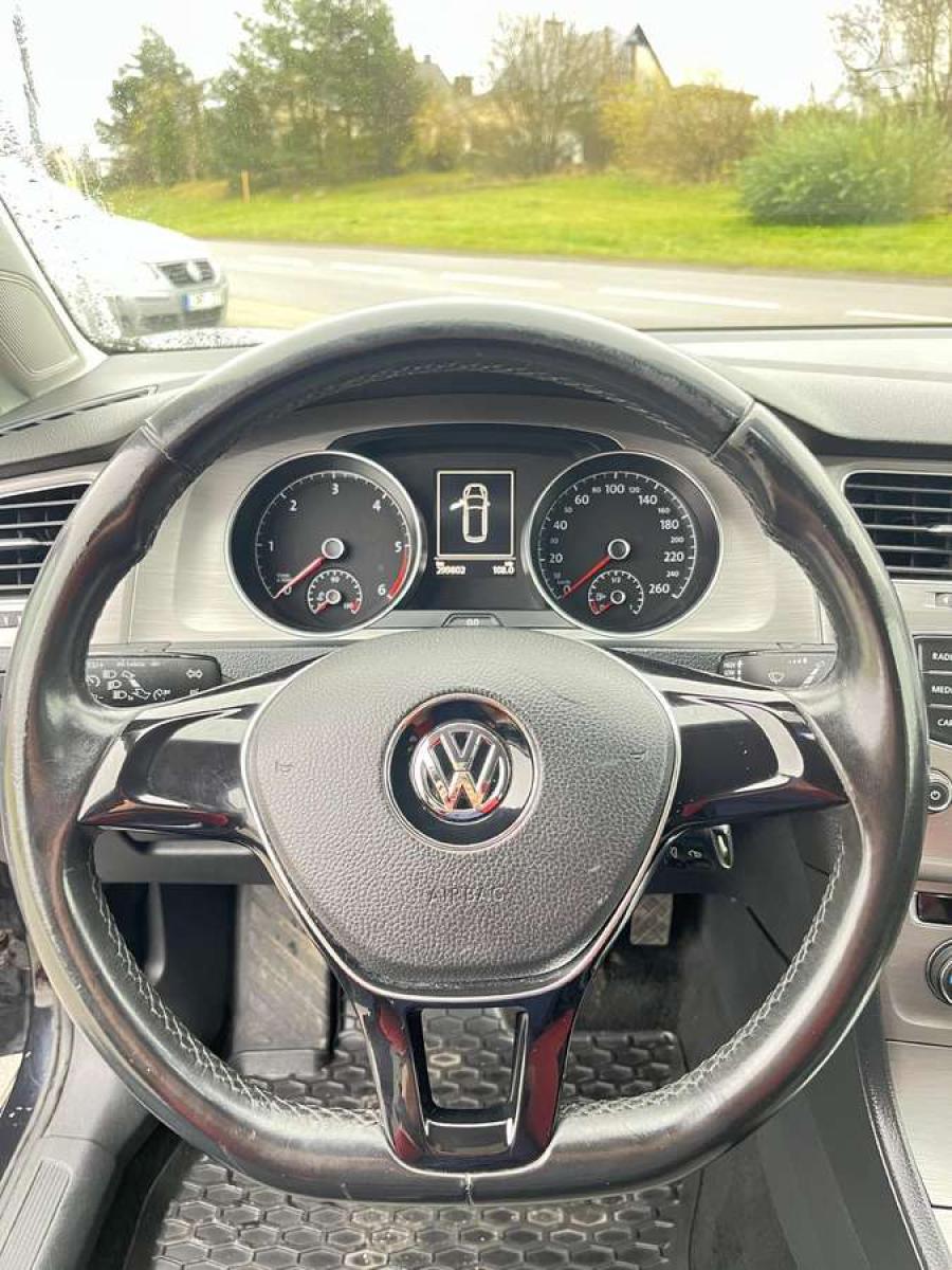 Black Volkswagen Golf 2014 in Vilnius, with an engine capacity of 1.60 L and mileage of 305 thousand km for 4600 €, photo 11 on AUTOMOTO.COM.LV