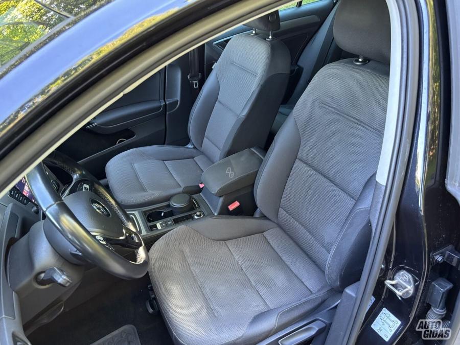 Black Volkswagen Golf 2014 in Pasvalys, with an engine capacity of 2.00 L and mileage of 340 thousand km for 5500 €, photo 10 on AUTOMOTO.COM.LV