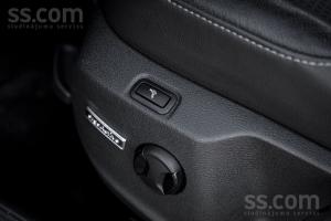Black Volkswagen Golf 2014 in Riga, with an engine capacity of 2.00 L and mileage of 298 thousand km for 8850 €, photo 12 on AUTOMOTO.COM.LV