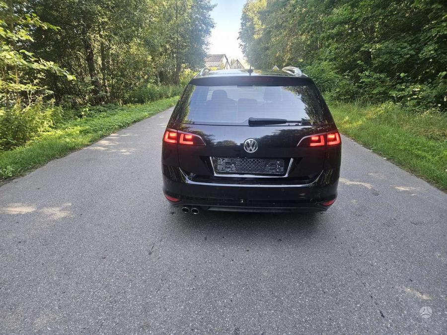 Black Volkswagen Golf 2014 in Raseiniai, with an engine capacity of 1.97 L and mileage of 279 thousand km for 5350 €, photo 7 on AUTOMOTO.COM.LV