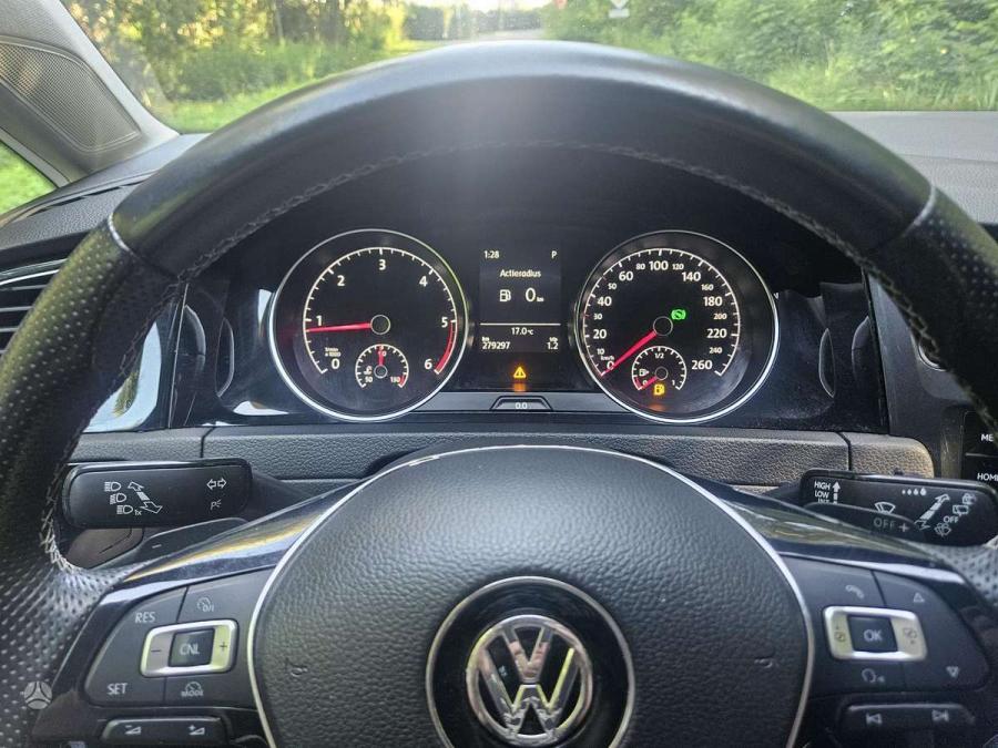 Black Volkswagen Golf 2014 in Raseiniai, with an engine capacity of 1.97 L and mileage of 279 thousand km for 5350 €, photo 11 on AUTOMOTO.COM.LV