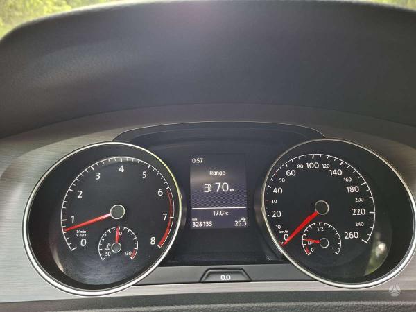 Black Volkswagen Golf 2014 in Birzai, with an engine capacity of 1.40 L and mileage of 321 thousand km for 4300 €, photo 10 on AUTOMOTO.COM.LV