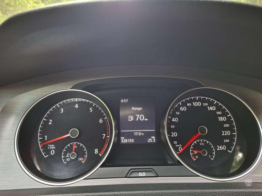 Black Volkswagen Golf 2014 in Birzai, with an engine capacity of 1.40 L and mileage of 321 thousand km for 4300 €, photo 11 on AUTOMOTO.COM.LV