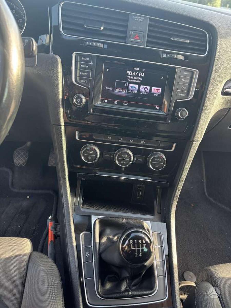 Black Volkswagen Golf 2014 in Silute, with an engine capacity of 1.60 L and mileage of 282 thousand km for 4800 €, photo 24 on AUTOMOTO.COM.LV