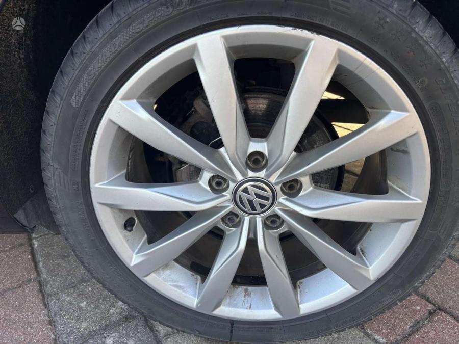 Black Volkswagen Golf 2014 in Silute, with an engine capacity of 1.60 L and mileage of 282 thousand km for 4800 €, photo 33 on AUTOMOTO.COM.LV