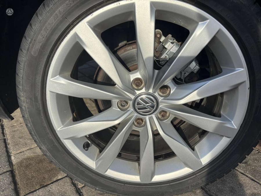 Black Volkswagen Golf 2014 in Silute, with an engine capacity of 1.60 L and mileage of 282 thousand km for 4800 €, photo 35 on AUTOMOTO.COM.LV