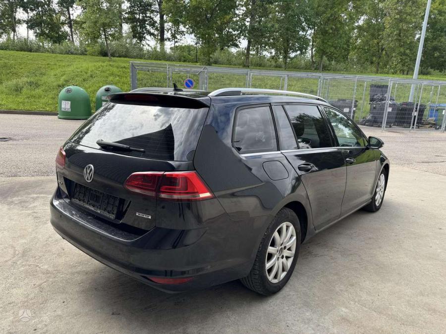 Black Volkswagen Golf 2014 in Alytus, with an engine capacity of 1.60 L and mileage of 295 thousand km for 3750 €, photo 5 on AUTOMOTO.COM.LV