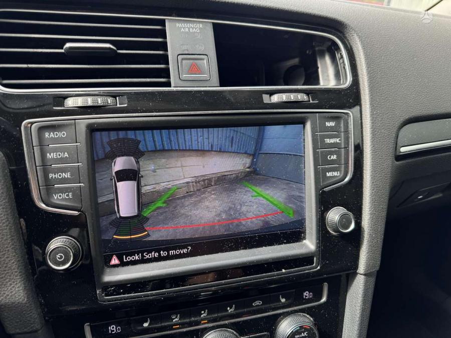 Black Volkswagen Golf 2014 in Alytus, with an engine capacity of 1.60 L and mileage of 295 thousand km for 3750 €, photo 15 on AUTOMOTO.COM.LV