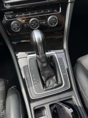 Black Volkswagen Golf 2014 in Alytus, with an engine capacity of 1.60 L and mileage of 295 thousand km for 3750 €, photo 16 on AUTOMOTO.COM.LV