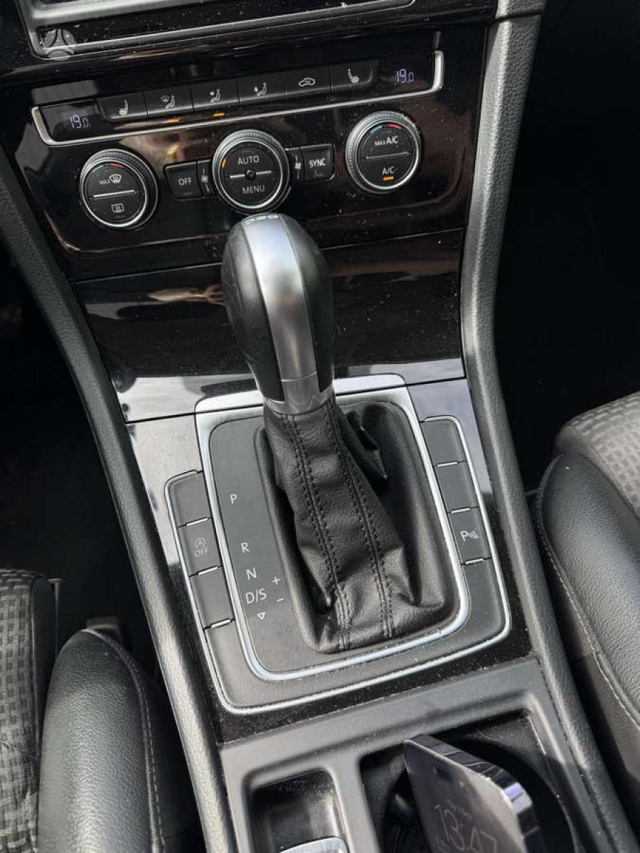 Black Volkswagen Golf 2014 in Alytus, with an engine capacity of 1.60 L and mileage of 295 thousand km for 3750 €, photo 16 on AUTOMOTO.COM.LV