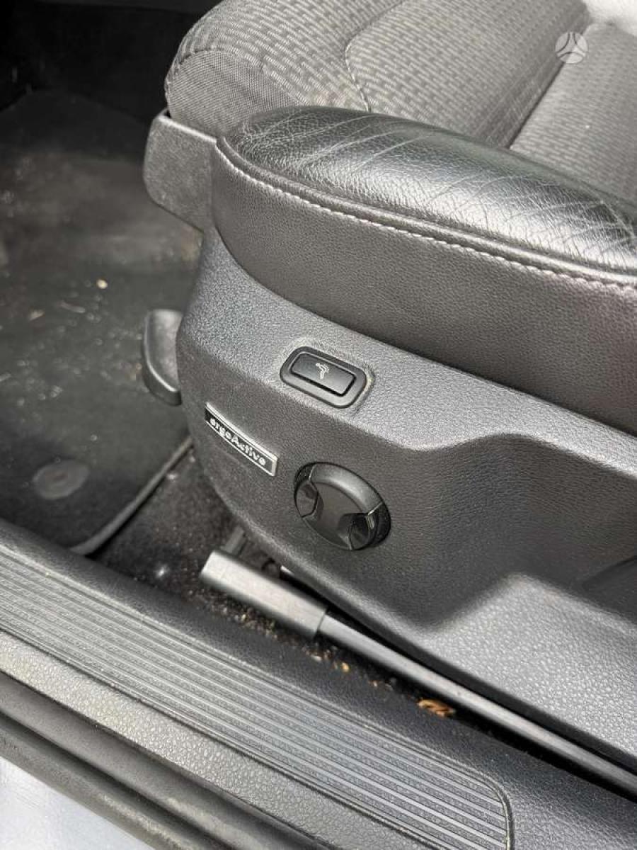 Black Volkswagen Golf 2014 in Alytus, with an engine capacity of 1.60 L and mileage of 295 thousand km for 3750 €, photo 17 on AUTOMOTO.COM.LV