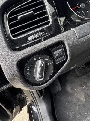 Black Volkswagen Golf 2014 in Alytus, with an engine capacity of 1.60 L and mileage of 295 thousand km for 3750 €, photo 20 on AUTOMOTO.COM.LV