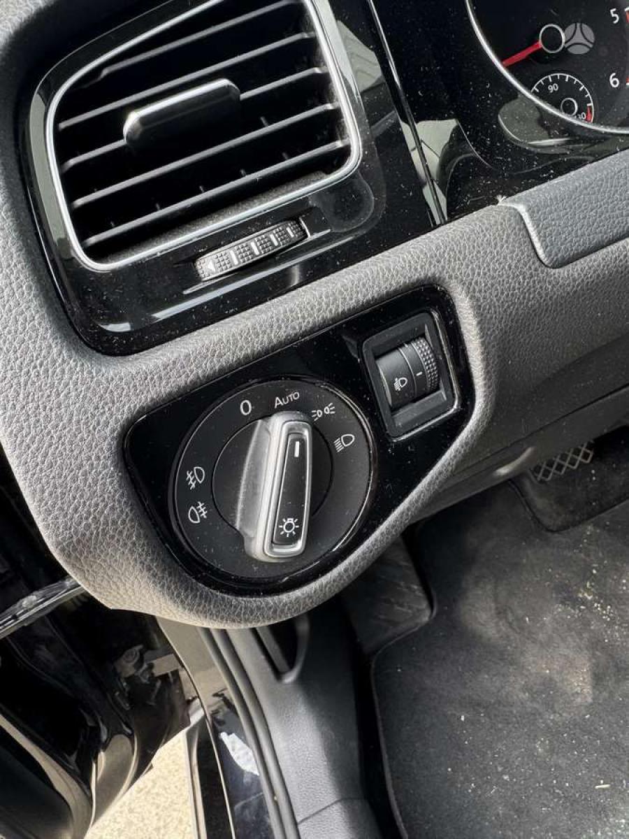 Black Volkswagen Golf 2014 in Alytus, with an engine capacity of 1.60 L and mileage of 295 thousand km for 3750 €, photo 20 on AUTOMOTO.COM.LV