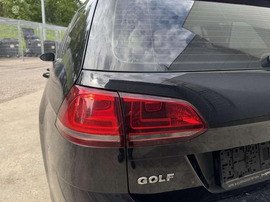 Black Volkswagen Golf 2014 in Alytus, with an engine capacity of 1.60 L and mileage of 295 thousand km for 3750 €, photo 24 on AUTOMOTO.COM.LV