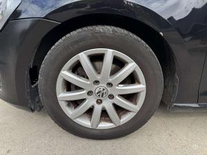 Black Volkswagen Golf 2014 in Alytus, with an engine capacity of 1.60 L and mileage of 295 thousand km for 3750 €, photo 25 on AUTOMOTO.COM.LV