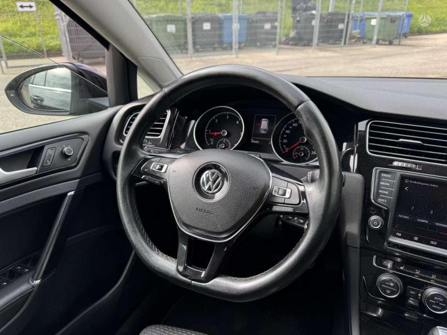 Black Volkswagen Golf 2014 in Alytus, with an engine capacity of 1.60 L and mileage of 295 thousand km for 3750 €, photo 12 on AUTOMOTO.COM.LV