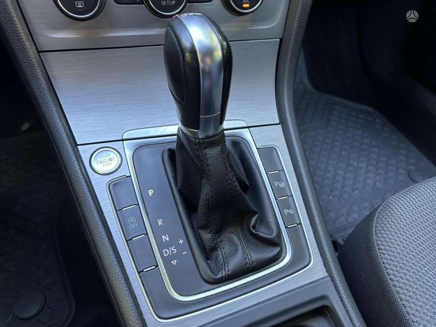 Melns Volkswagen Golf 2014 Pasvalys, ar dzinēja tilpumu 1.97 L un nobraukumu 340 tūkst. km par 5850 €, foto 24 vietnē AUTOMOTO.COM.LV