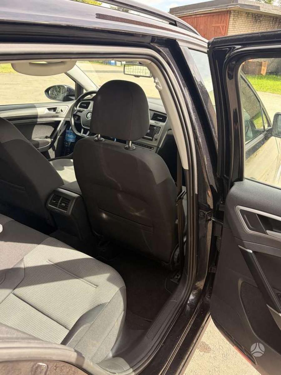 Melns Volkswagen Golf 2014 Marijampole, ar dzinēja tilpumu 1.60 L un nobraukumu 250 tūkst. km par 5350 €, foto 15 vietnē AUTOMOTO.COM.LV