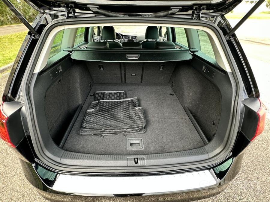 Black Volkswagen Golf 2014 in Tukums, with an engine capacity of 2.00 L and mileage of 287 thousand km for 7490 €, photo 14 on AUTOMOTO.COM.LV
