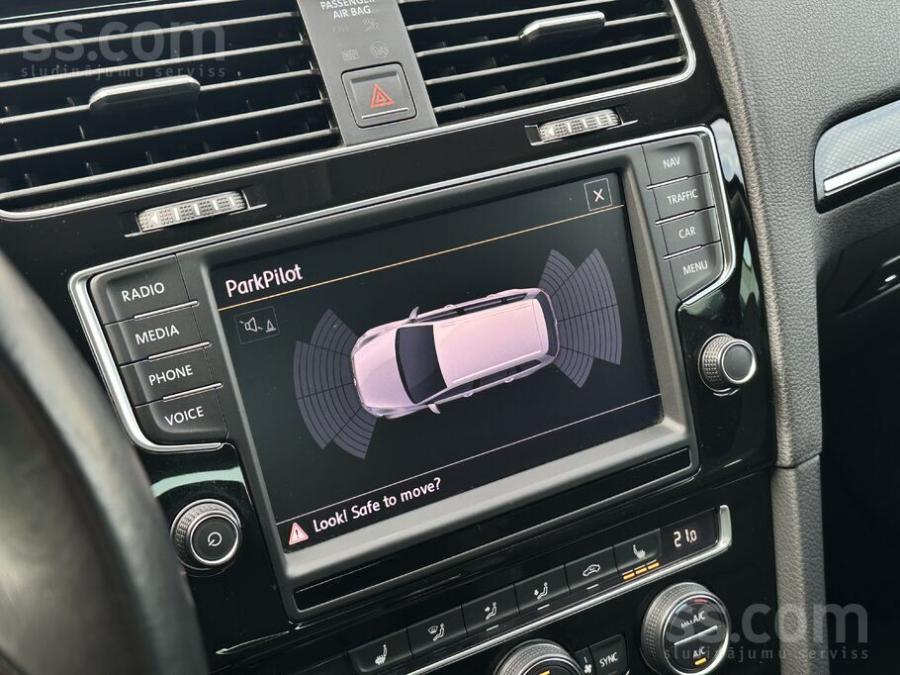 Black Volkswagen Golf 2014 in Tukums, with an engine capacity of 2.00 L and mileage of 287 thousand km for 7490 €, photo 17 on AUTOMOTO.COM.LV