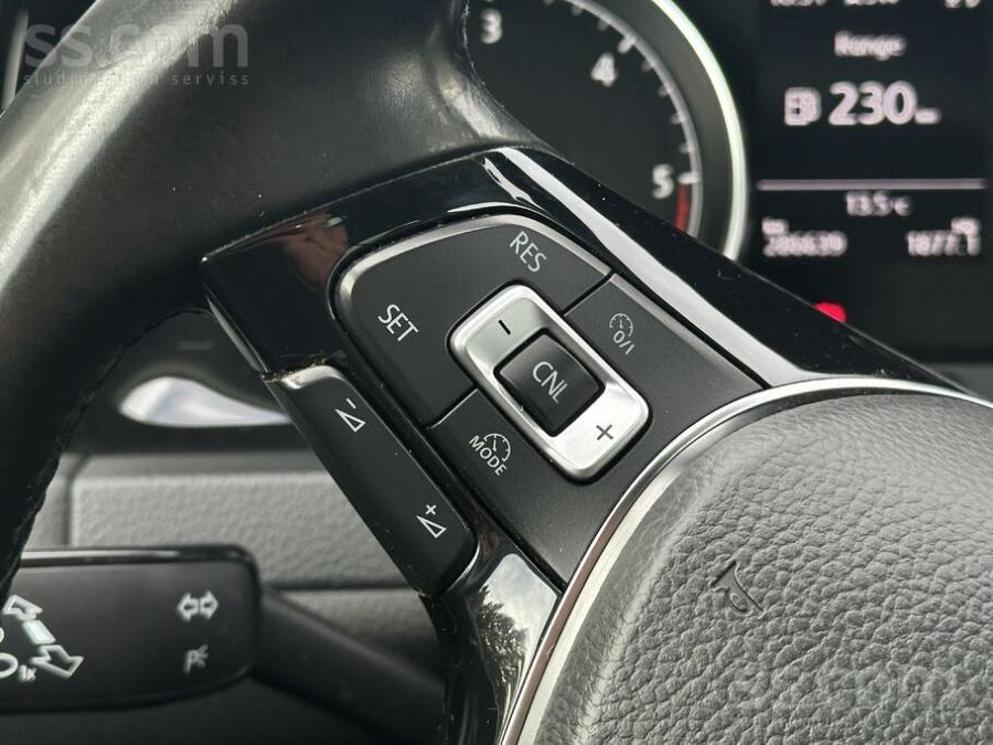 Black Volkswagen Golf 2014 in Tukums, with an engine capacity of 2.00 L and mileage of 287 thousand km for 7490 €, photo 25 on AUTOMOTO.COM.LV