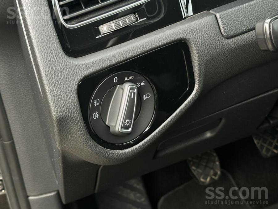 Black Volkswagen Golf 2014 in Tukums, with an engine capacity of 2.00 L and mileage of 287 thousand km for 7490 €, photo 27 on AUTOMOTO.COM.LV